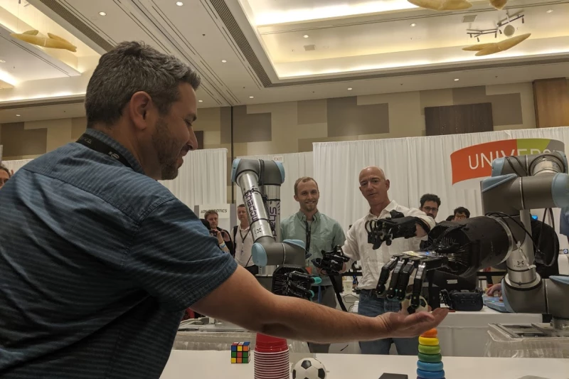 Touch-transmitting robotic hand gets its first public demo