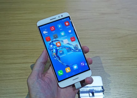 Hands on: Huawei’s gorgeous mid-range phones, the Nova and Nova Plus