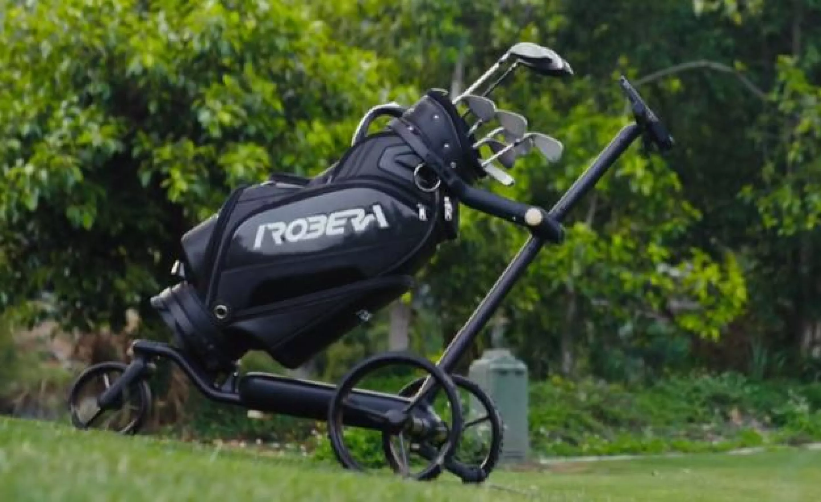 Discover the AI-powered Robera NEO smart golf caddie with GPS