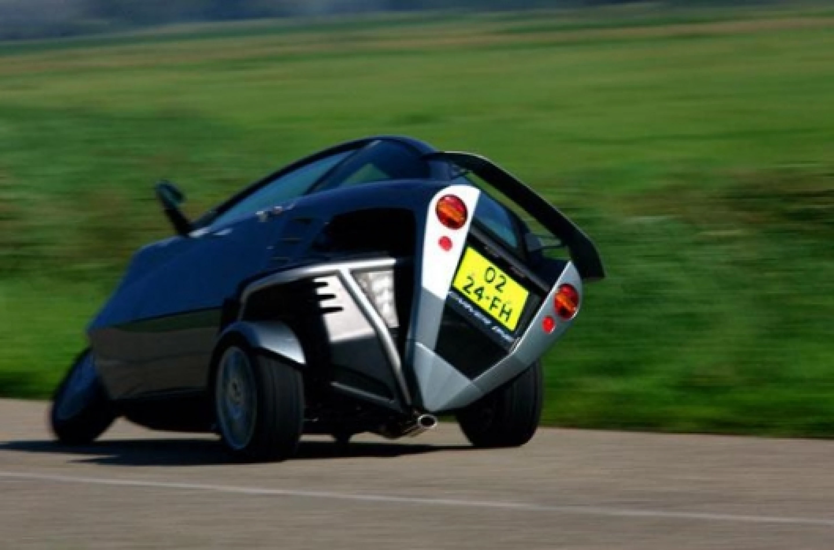 The plug-in hybrid carving three-wheeler from Venture