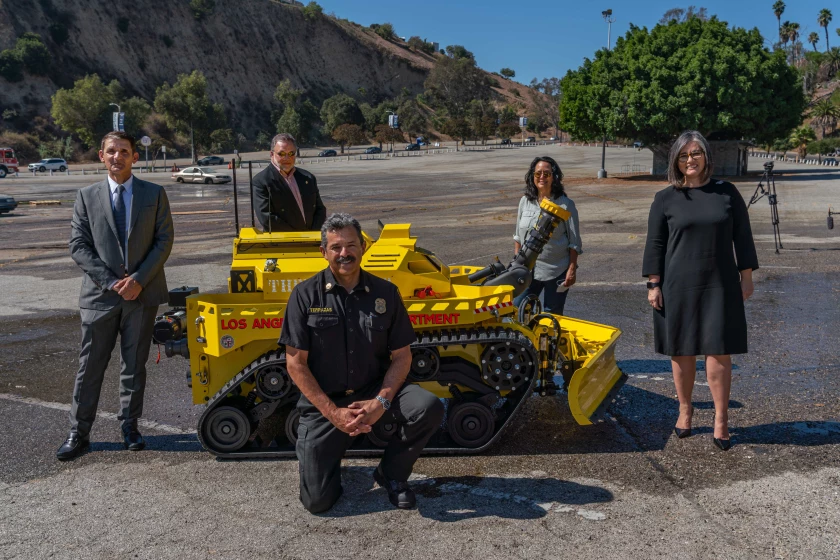 United States' first firefighting robot tackles a building fire in LA