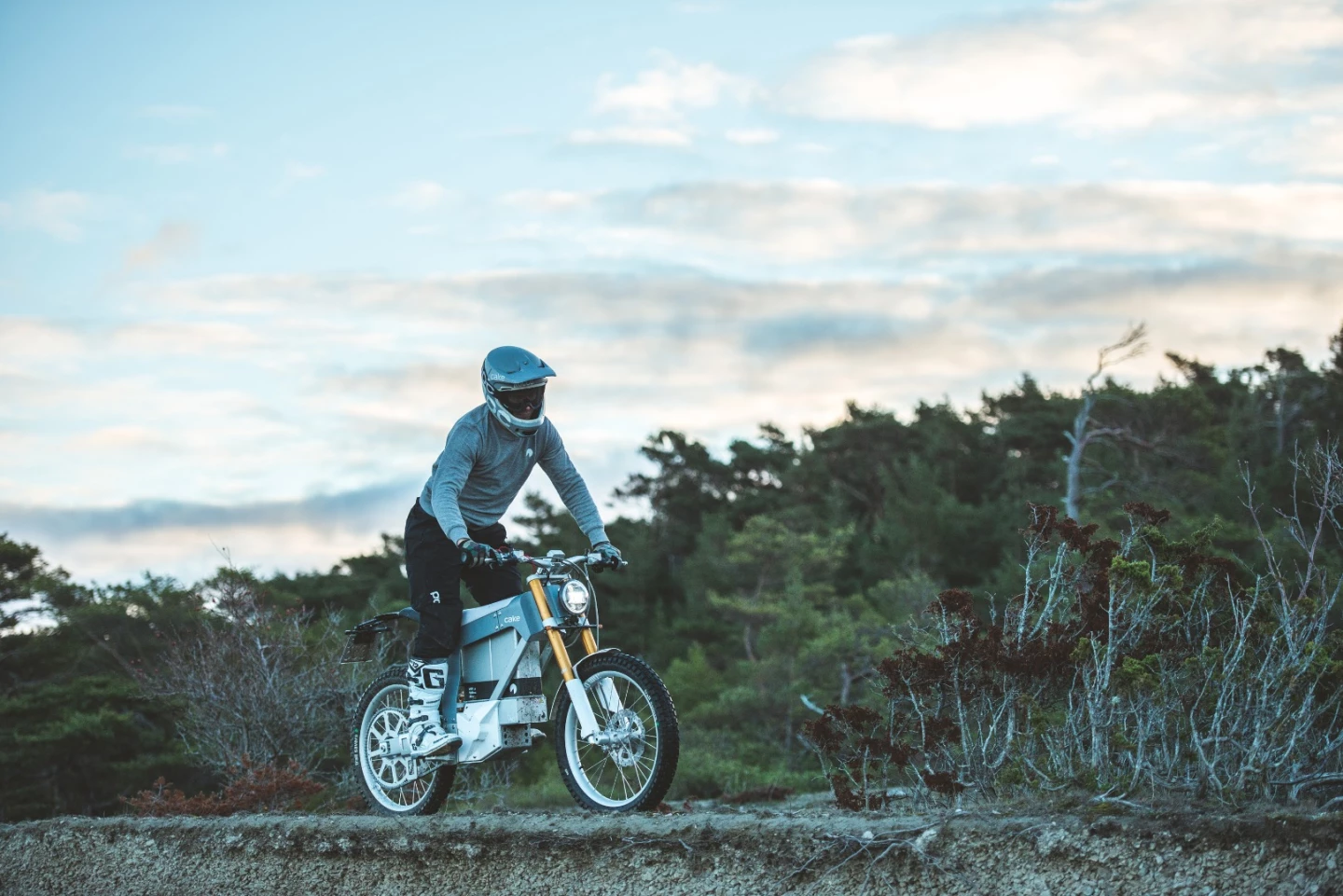 Cake tunes its high-torque e-bike for the tarmac with the street-legal ...