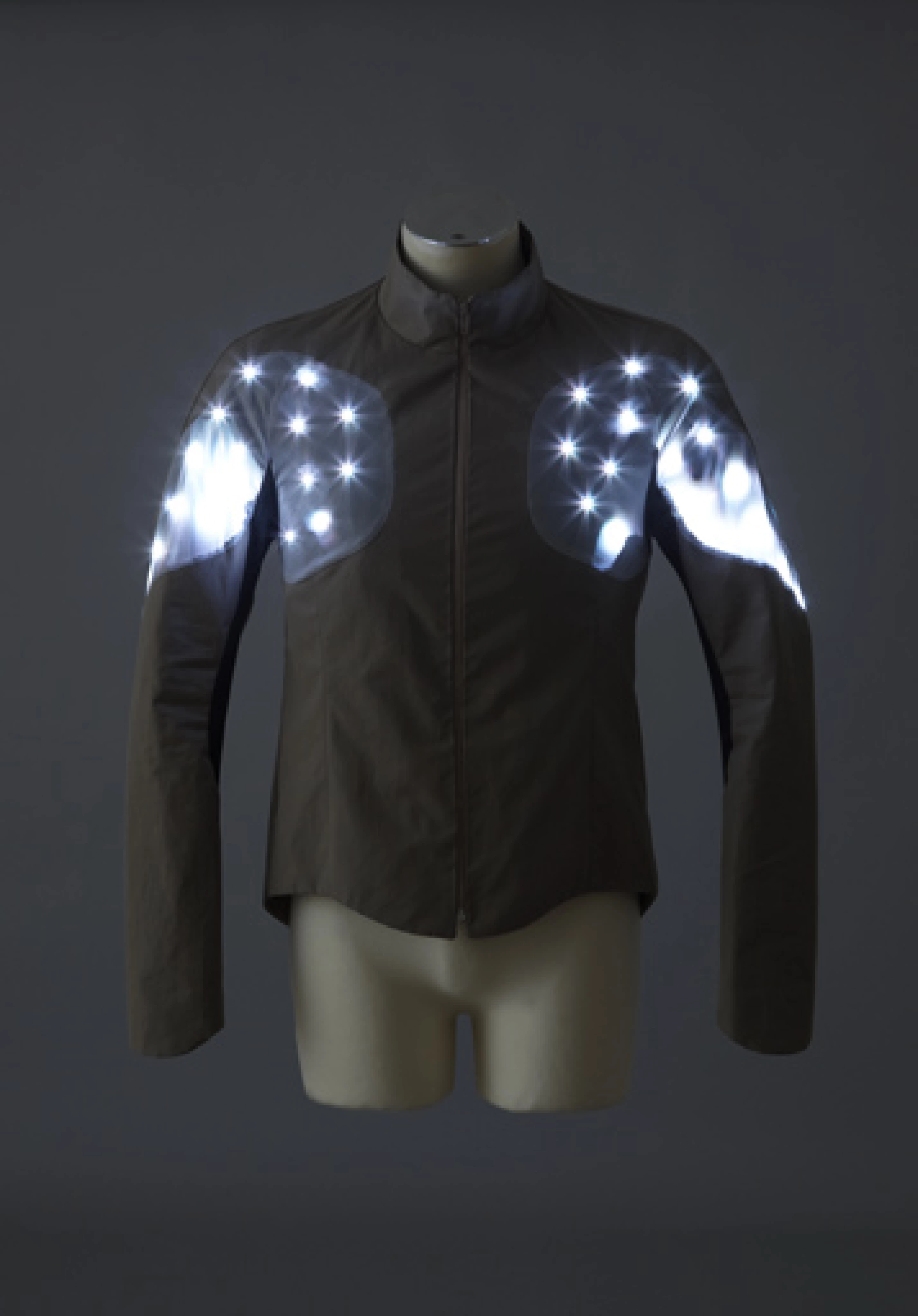 Sporty Supaheroe cycle jacket boasts "intelligent" sensors and dynamic LEDs