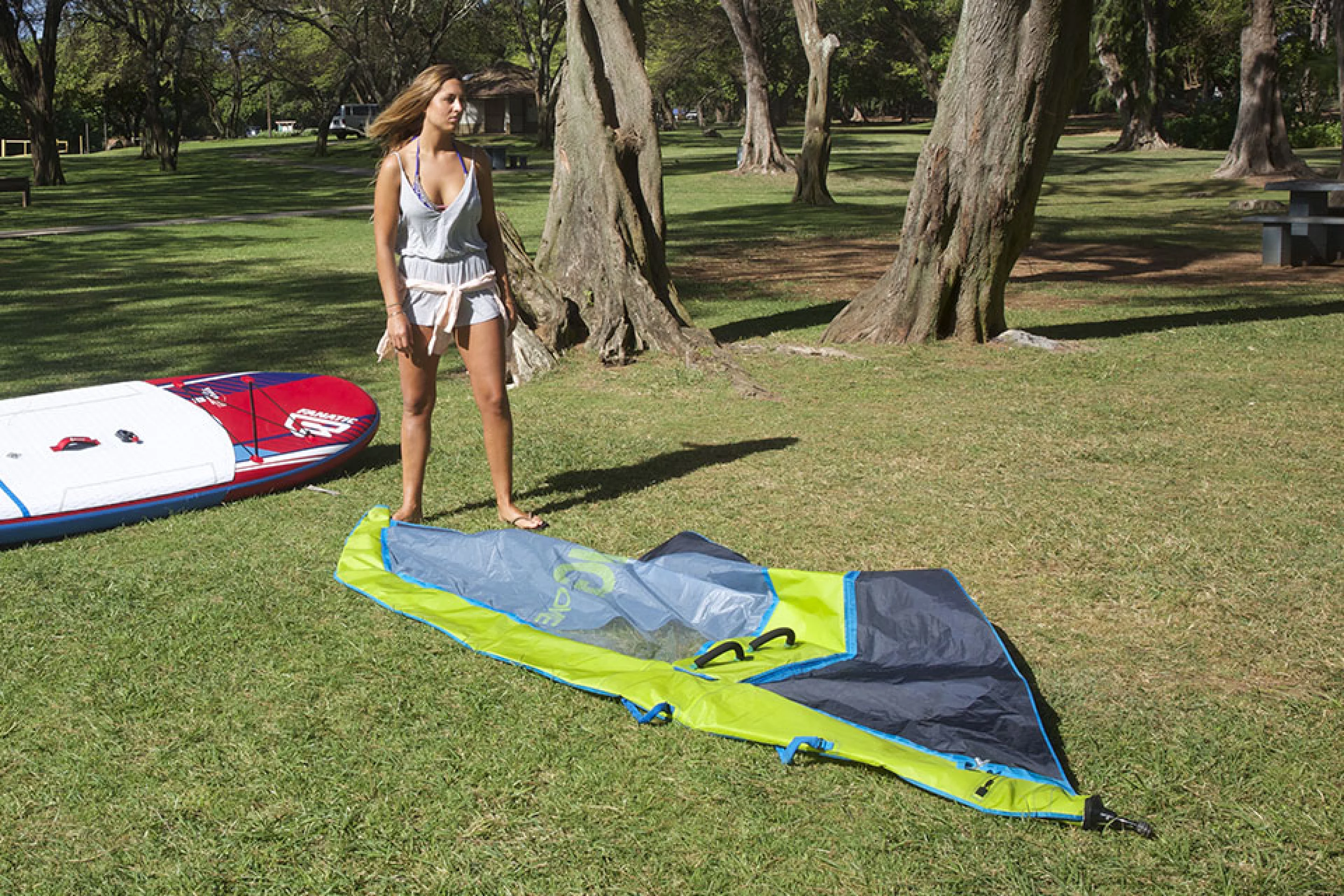 Inflatable windsurfing rig sails on air ... and fits in a backpack