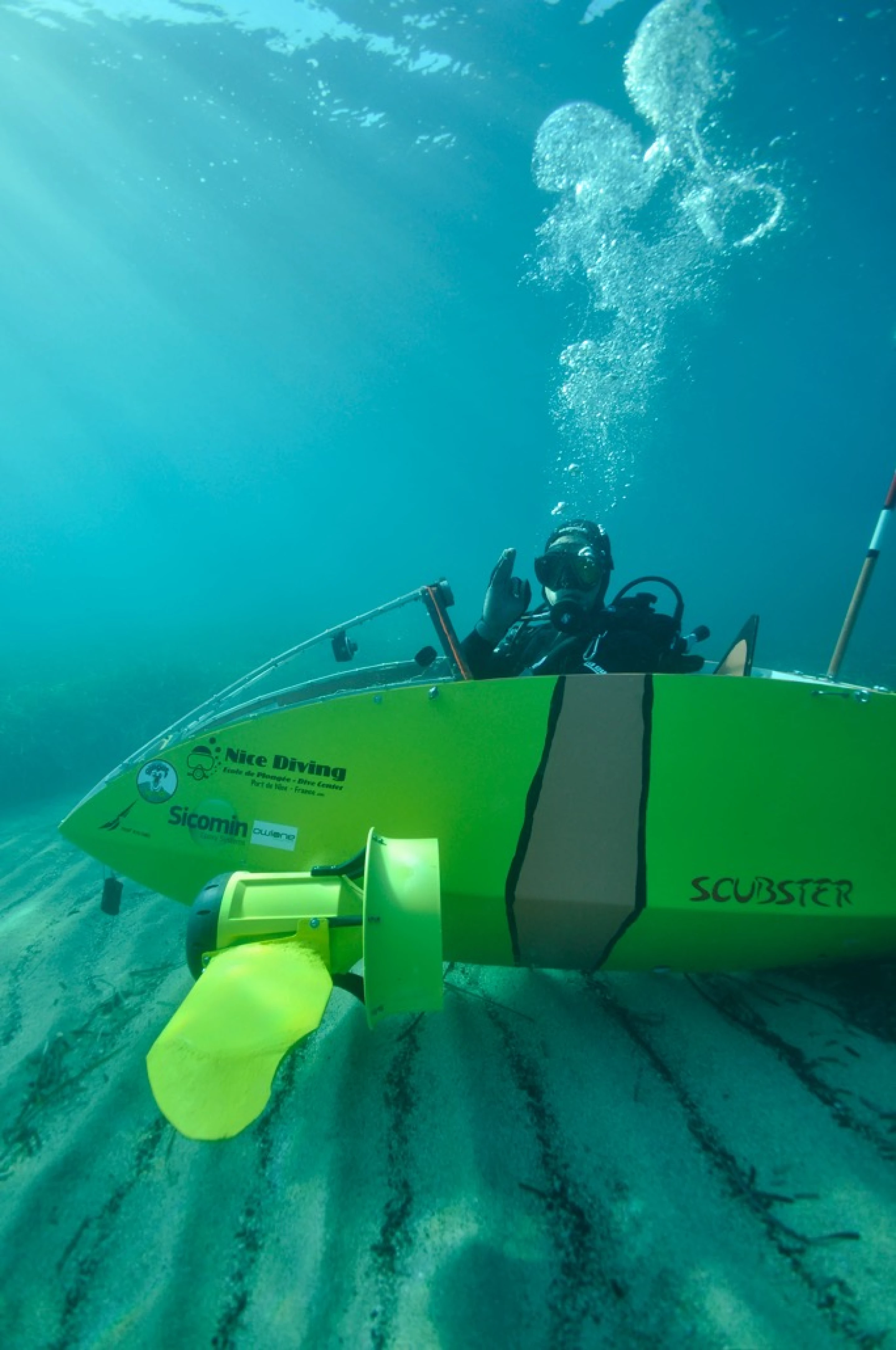 Electric Scubster personal sub dives into crowdfunding pond