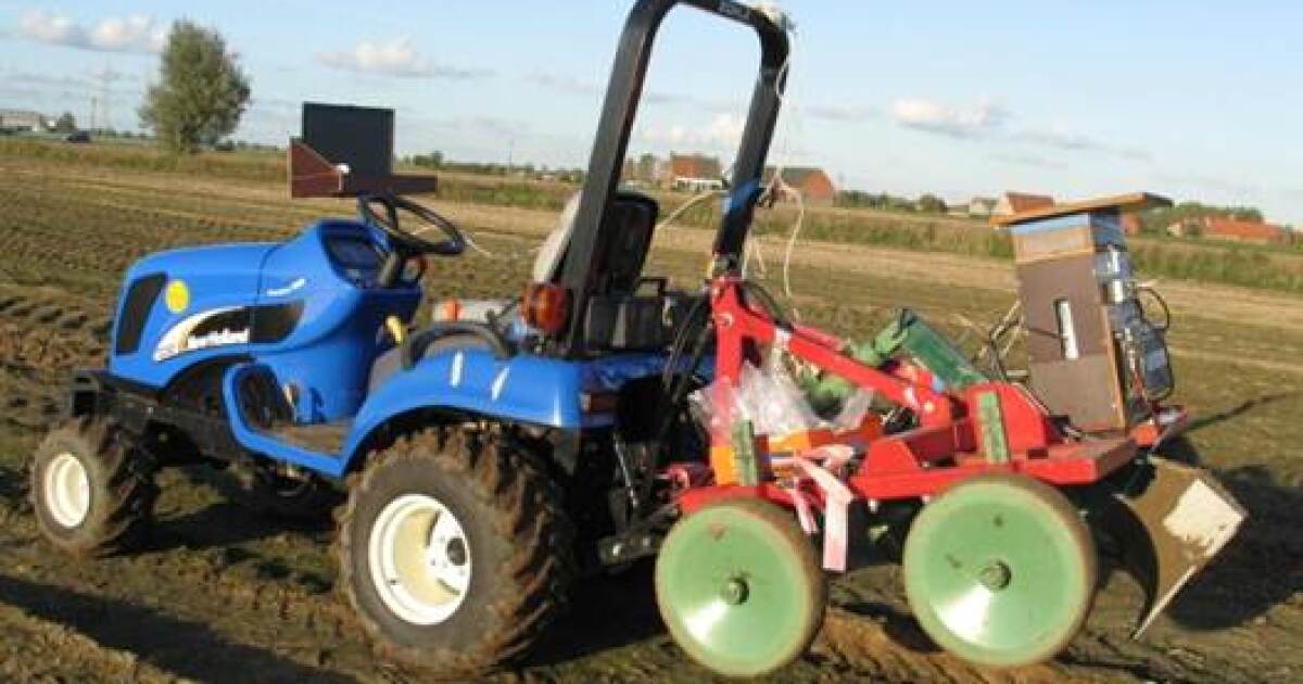 Autonomous self-steering tractor could make farmers' lives a lot easier