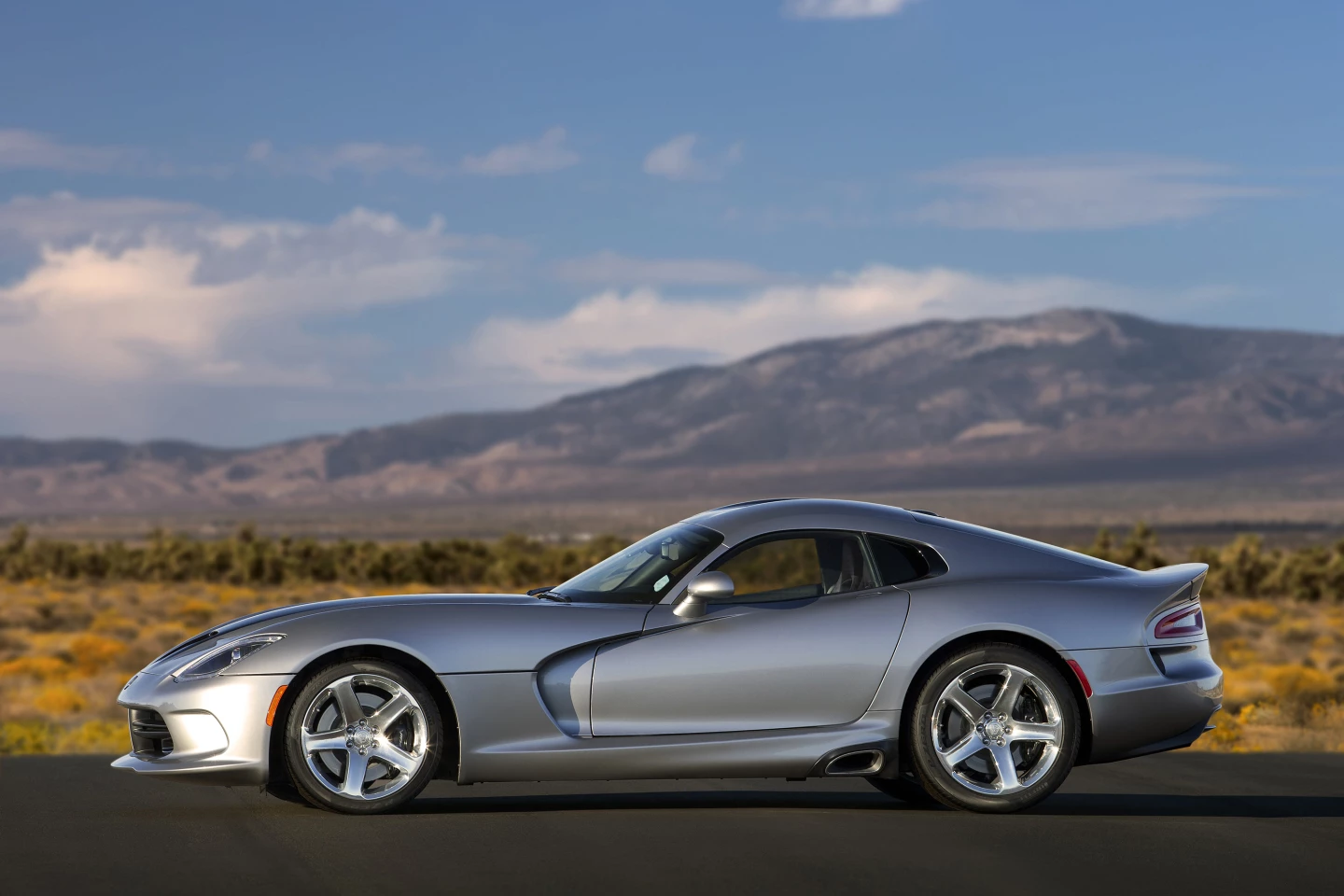 Dodge updates 2015 Viper with more power and mid-level GT model
