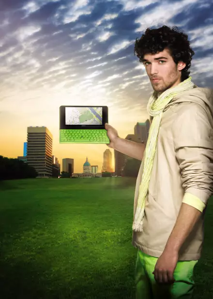 Sony's 3G VAIO P: accelerometer, digital compass and stand-up controls