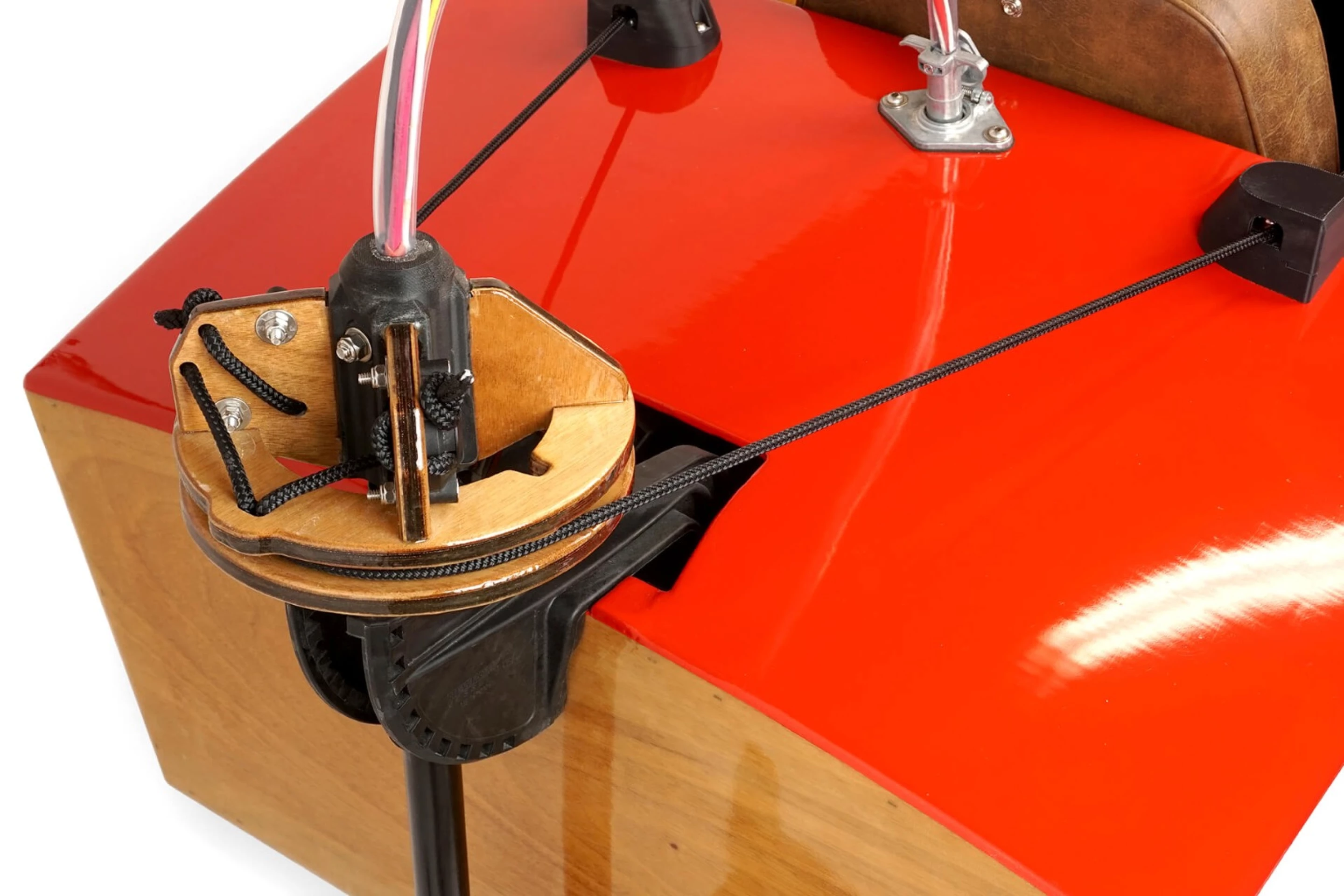 Mini electric boat takes to the water for pint-sized motoring fun