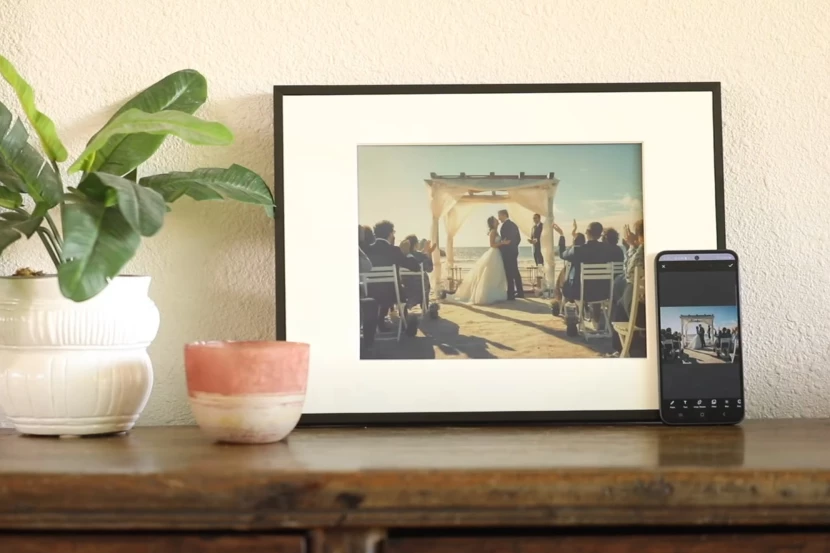 Color E Ink picture frame updates room art with a tap
