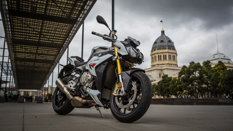 Review: BMW's intimidating S1000R streetfighter