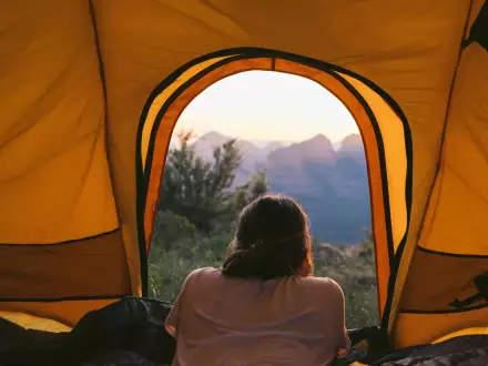 Triple-threat tent camps comfily on ground, rooftop or pickup bed