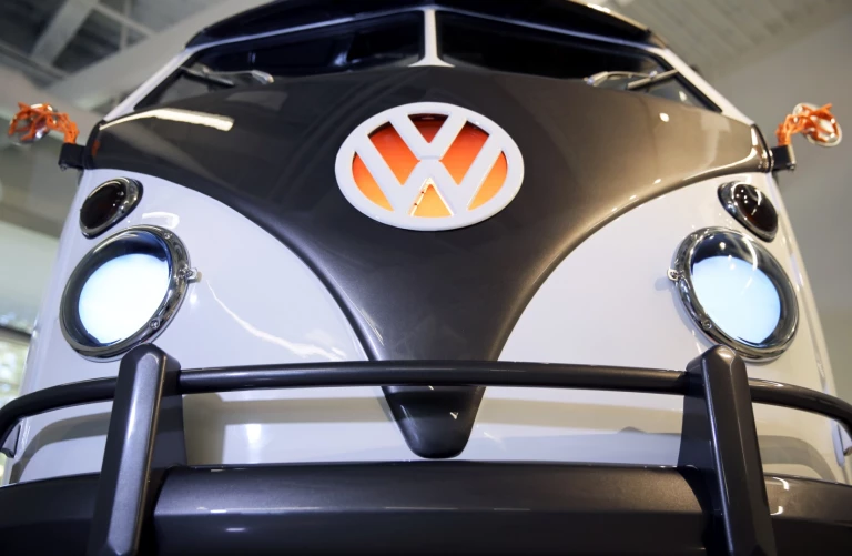 Forget the I.D. Buzz, Volkswagen's loaded an all-electric 1962 Splitty ...