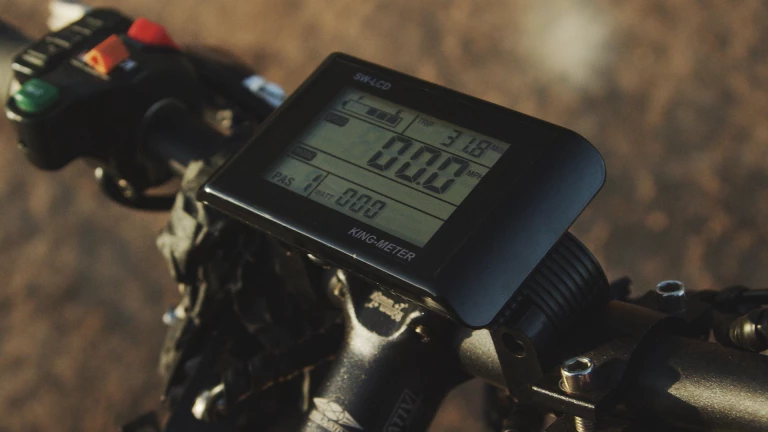 Folding electric fat bike promises "moar" features
