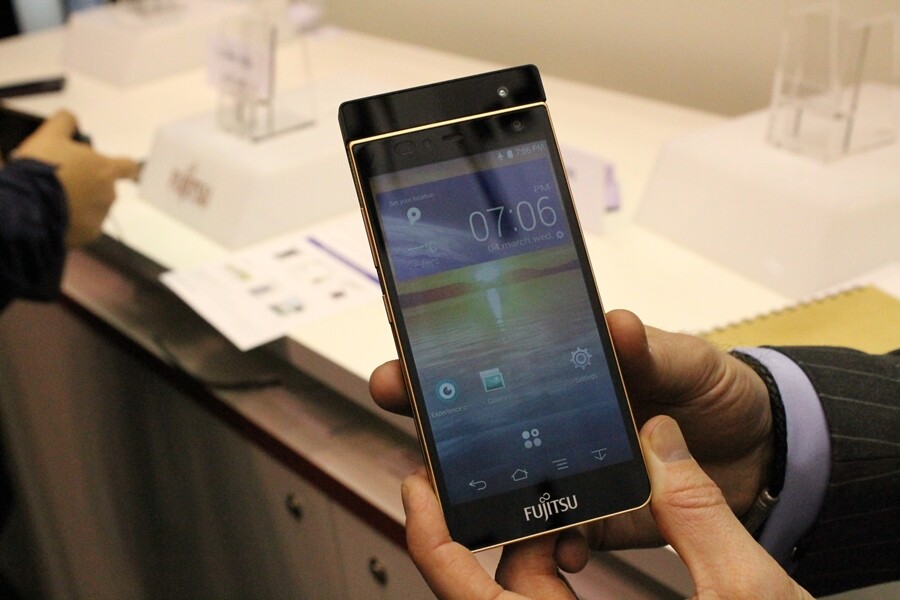 Prototype Fujitsu smartphone unlocks with the blink of an eye