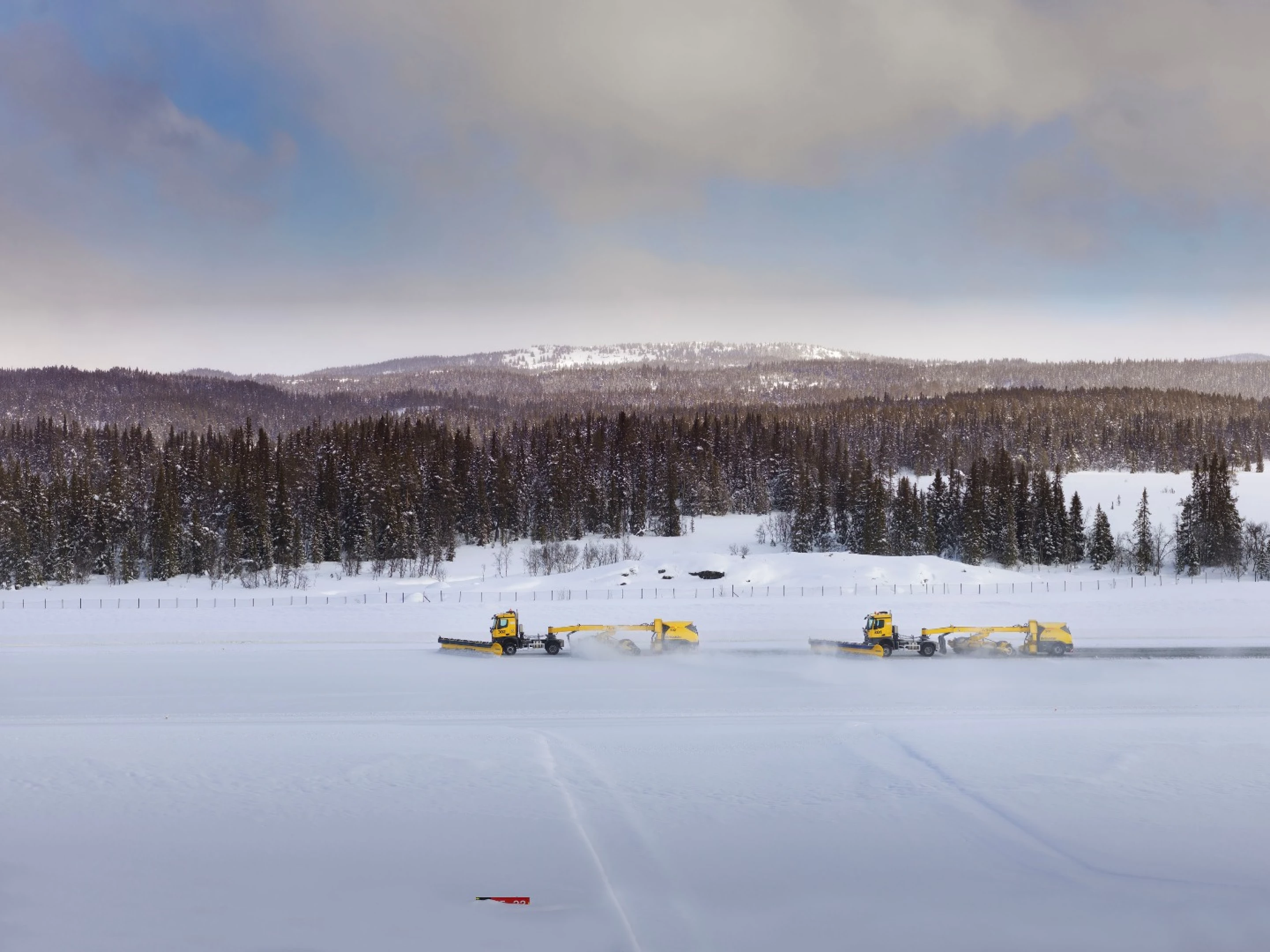 Autonomous snowplows debut at Norwegian airport
