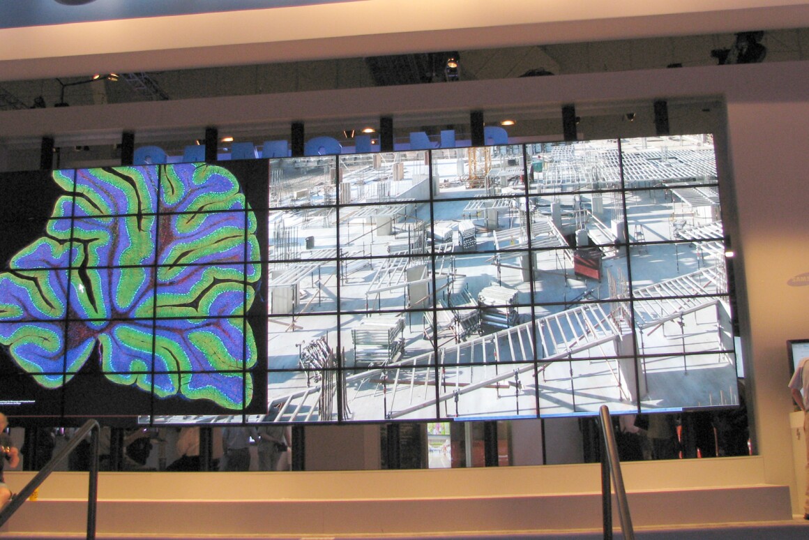 Hiperwall software video wall uses normal PCs and monitors