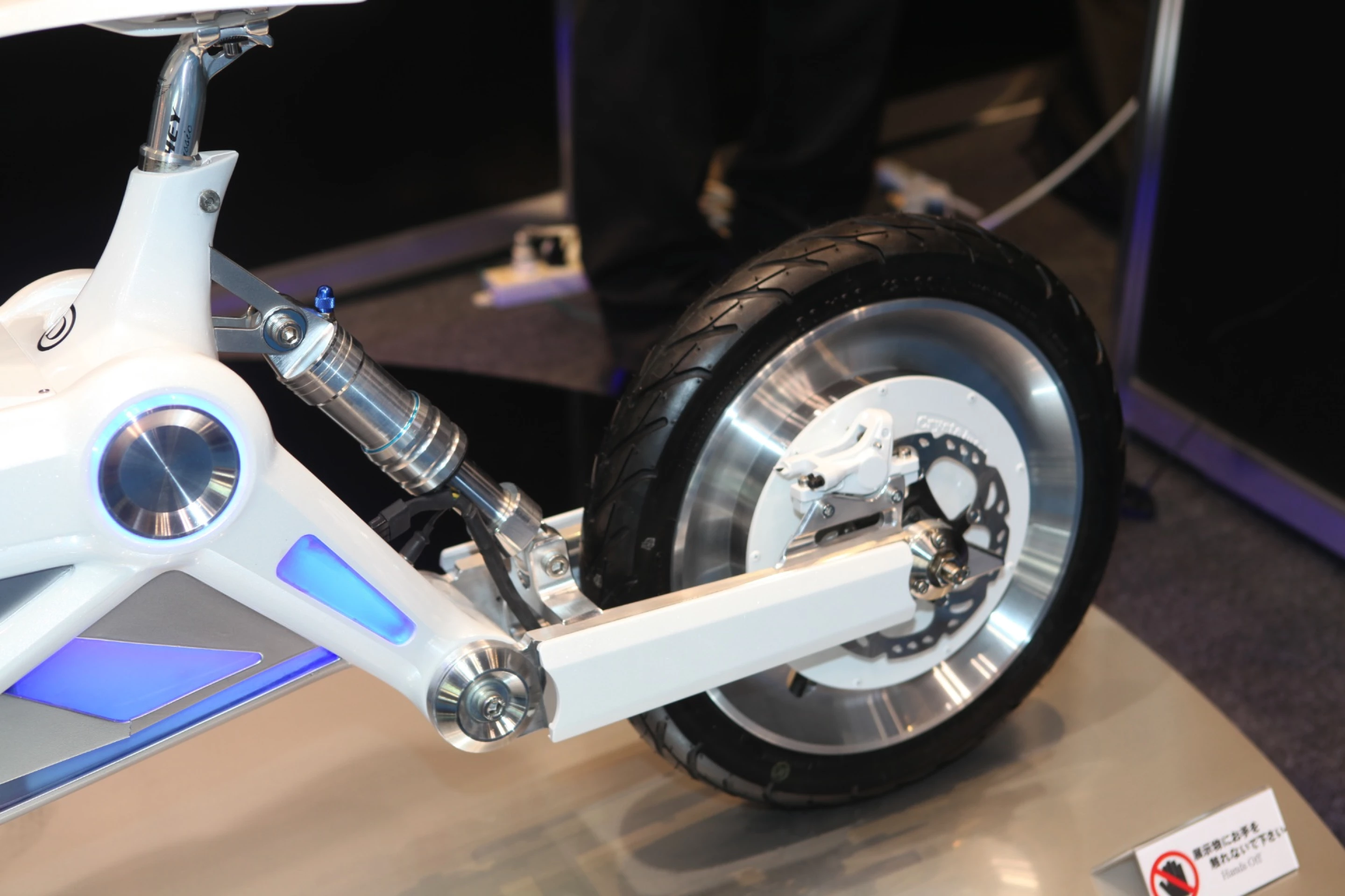 D-Art melds three-wheel and robotics expertise to create a tilting ...
