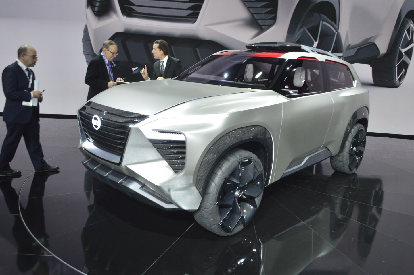 Nissan XMotion concept SUV makes bold and powerful slide into Detroit