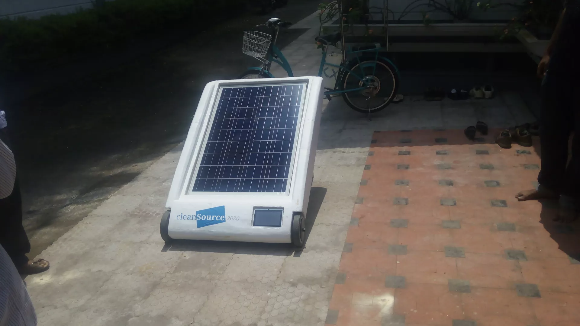 Desolenator churns out clean drinking water using solar power