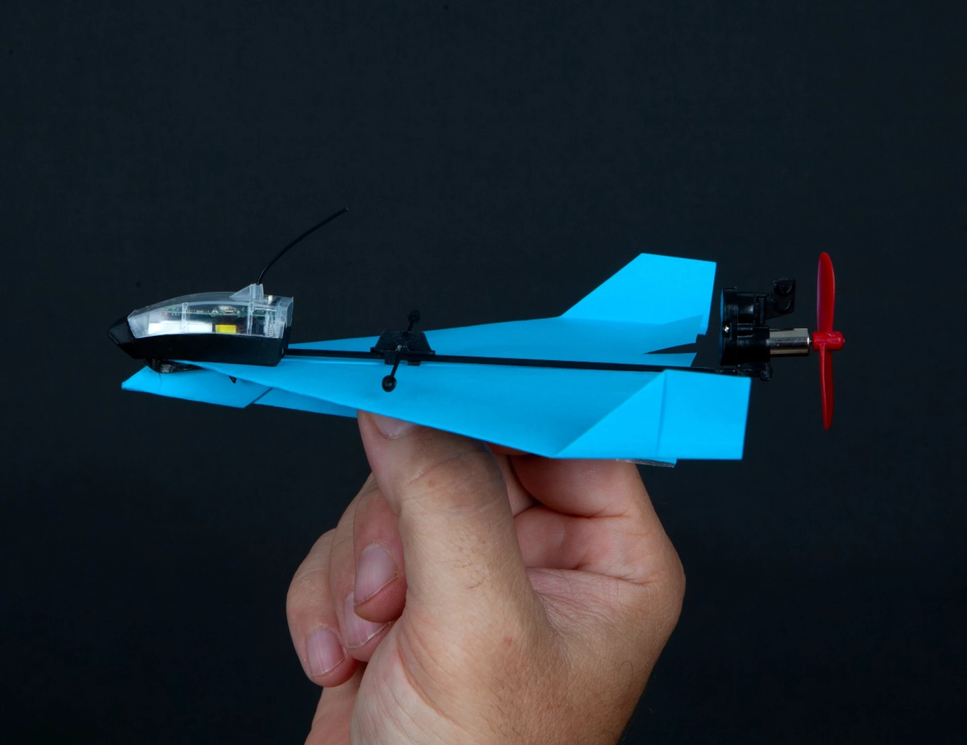 Kit gets powered paper planes to perform tricks
