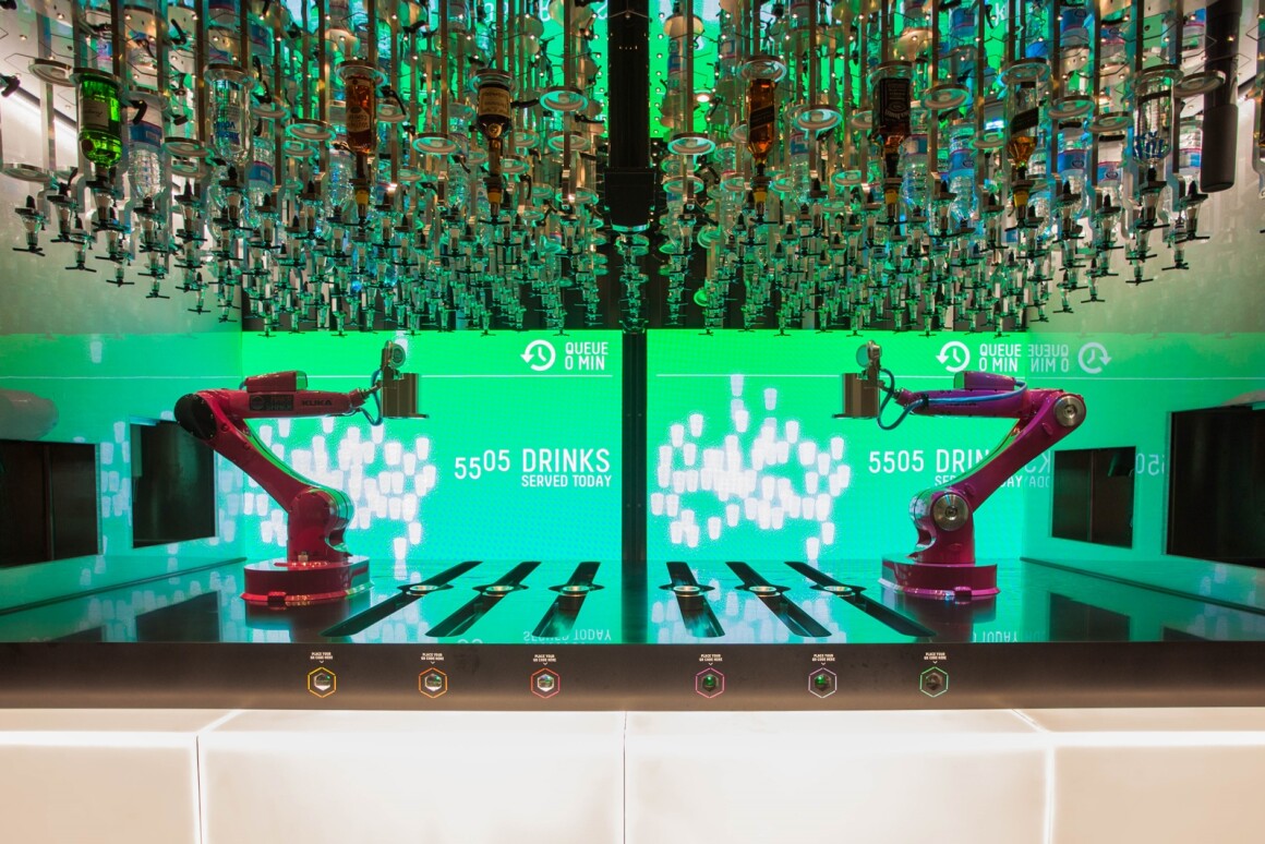 Makr Shakr robo-bar exterminates your thirst