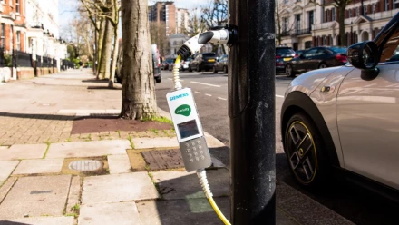 UK's first Electric Avenue charges electric cars from streetlamps