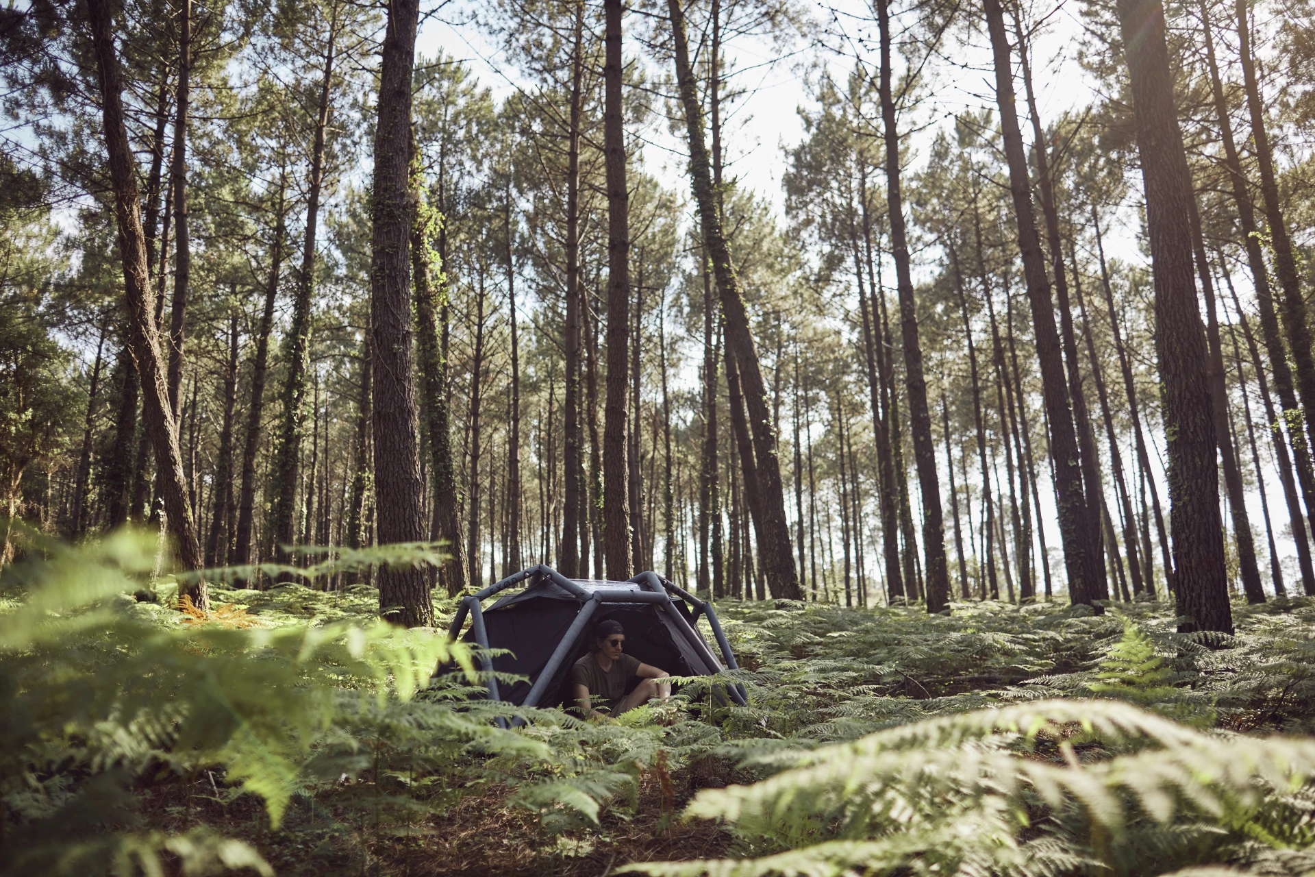 Exod pumps and pitches its inflatable ground + tree tent