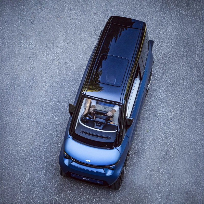 'City Transformer' microcar widens wheel track for high-speed stability