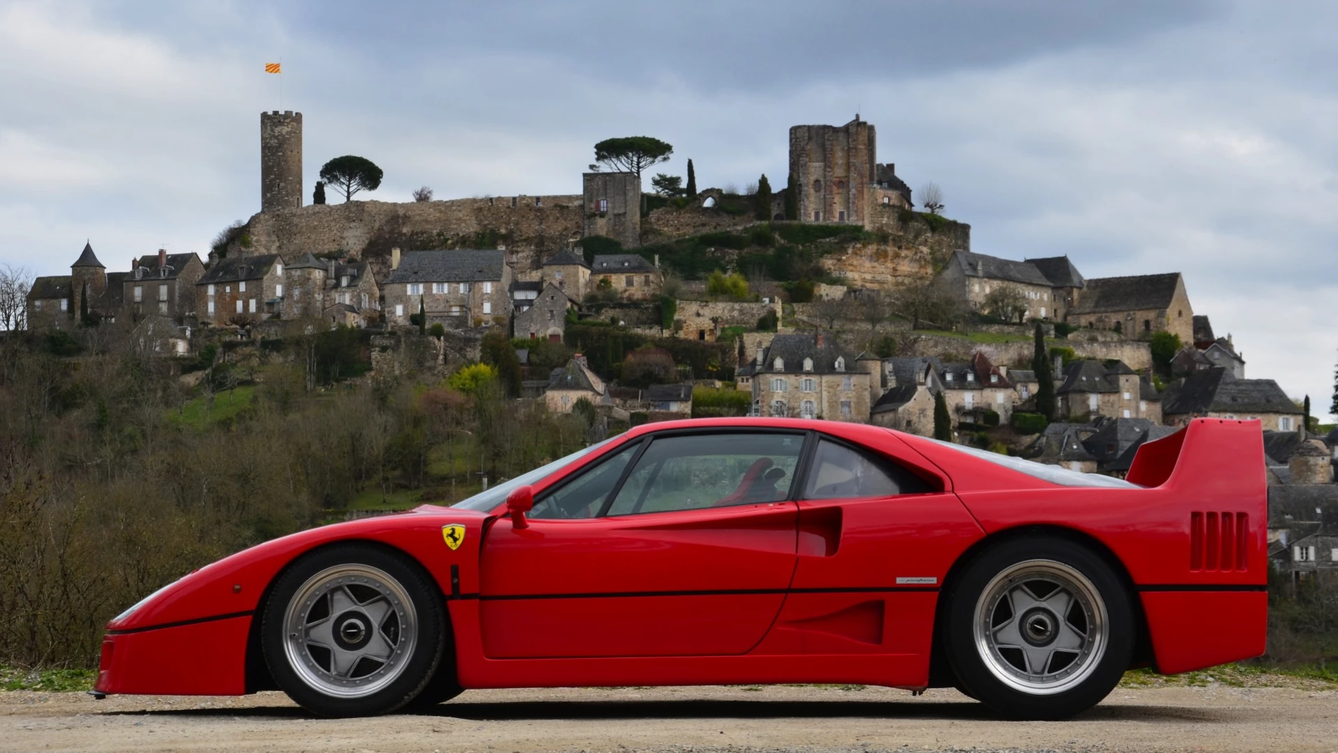 "Barnfind" 1925 Bugatti T13 fetches $950,000