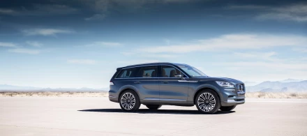 Lincoln previews a smart, sleek future with the Aviator plug-in SUV