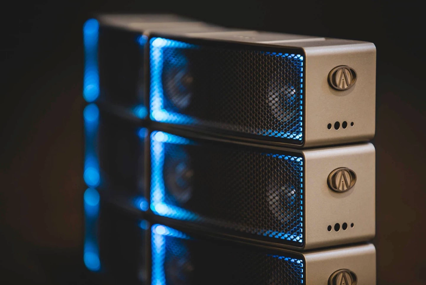 Stackable speakers let you build your own wall of sound