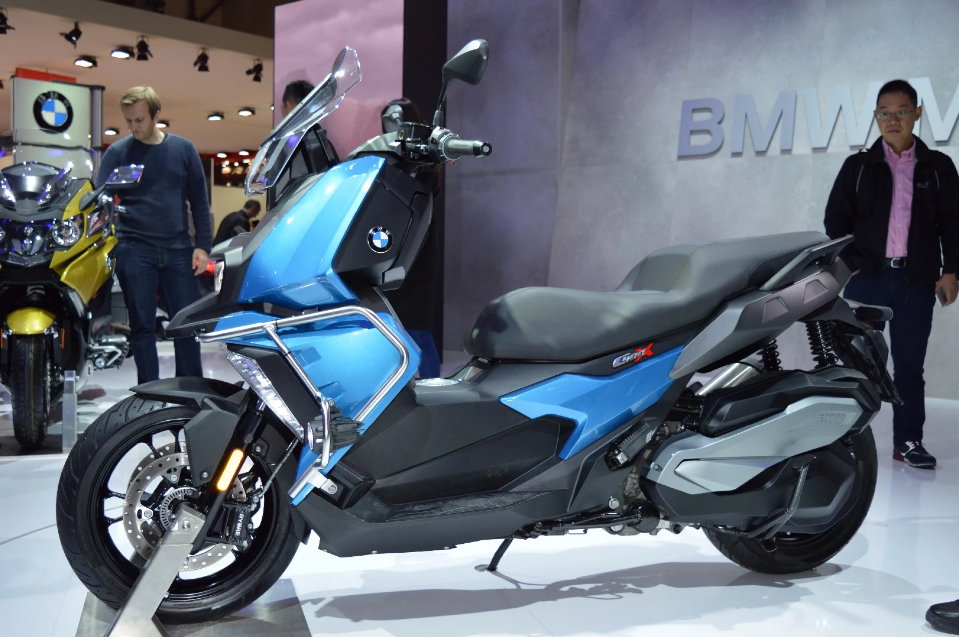 BMW’s new mid-size scooter, the C400X
