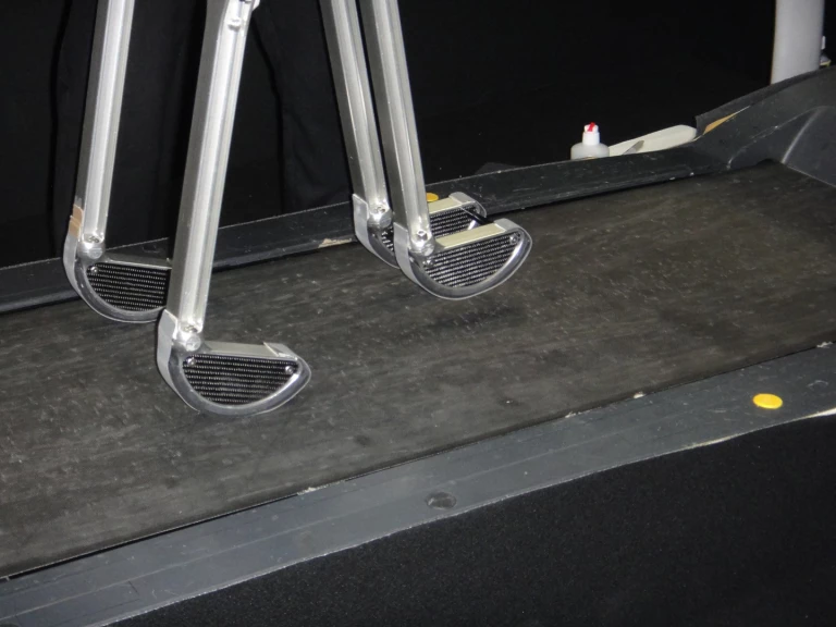 Walking robot uses its own weight for propulsion