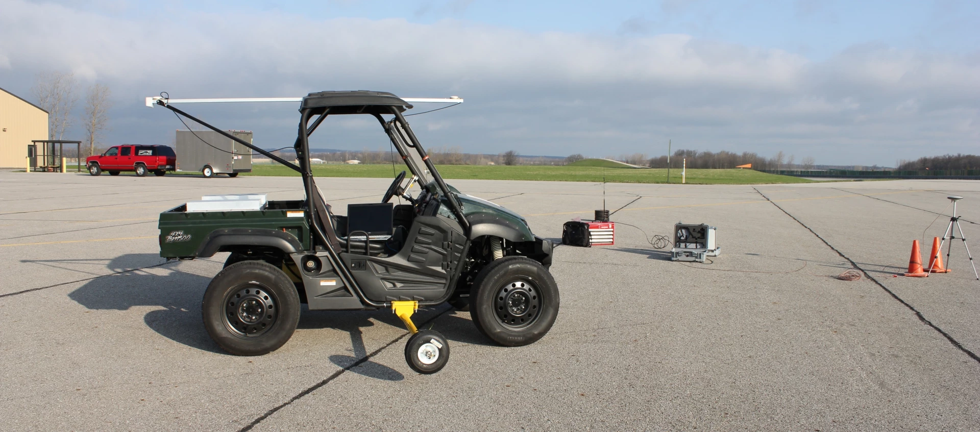 Experimental EV has four independently-actuated wheels