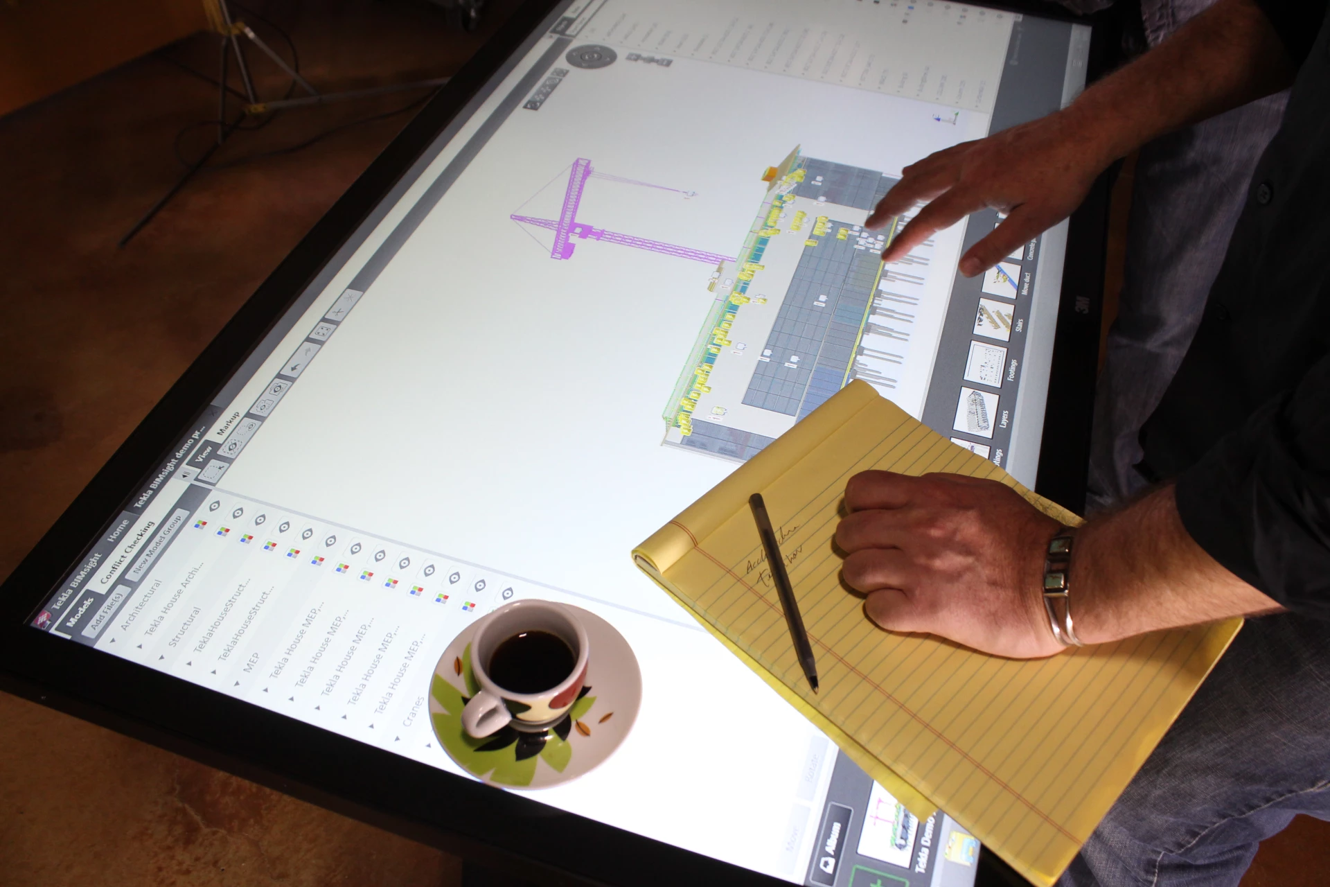 Ideum and 3M Touch Systems launch new Platform 46 multi-touch tables