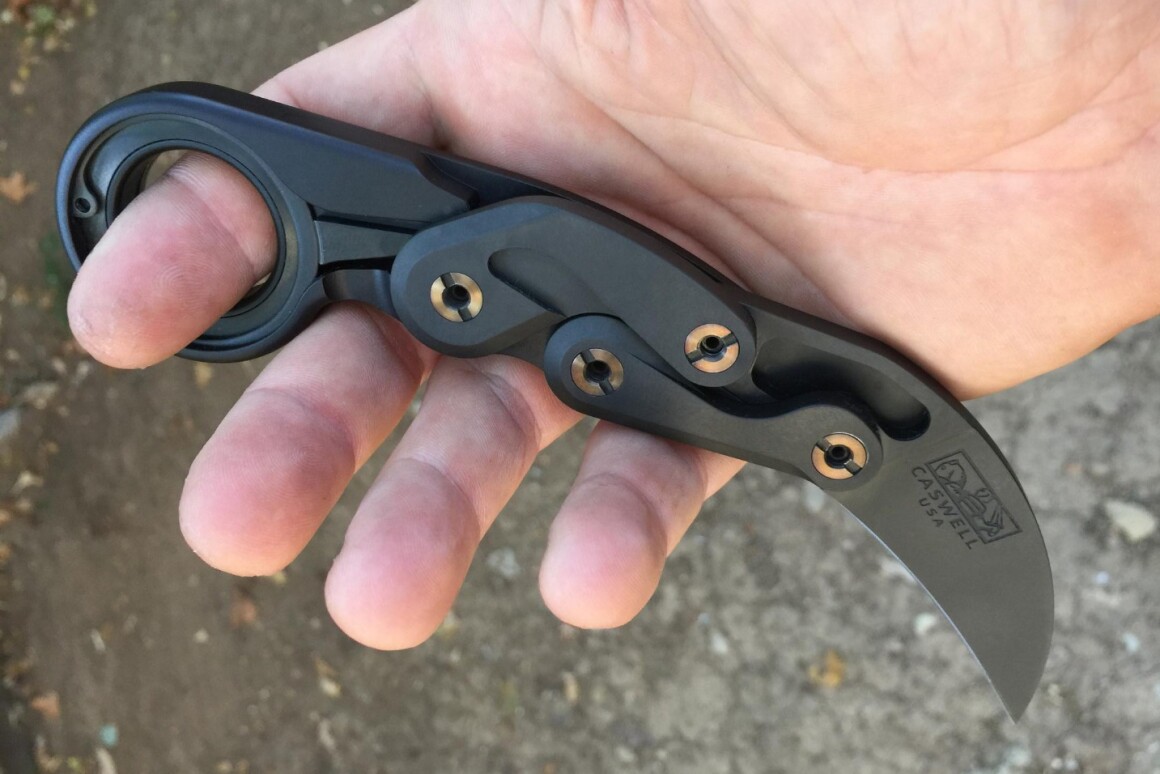 Morphing Karambit utility knife keeps your fingers out of harm's way