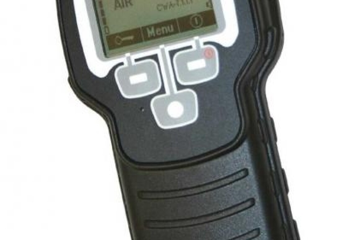 Personal chemical warfare agent (CWA) detector