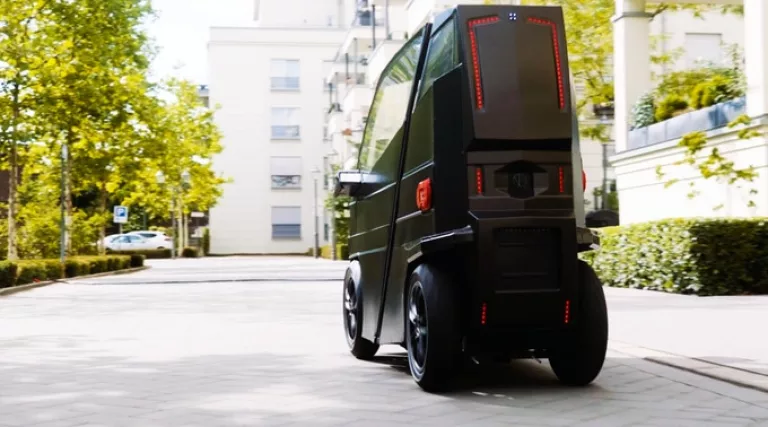 Tiny electric car stretches to take on more passengers