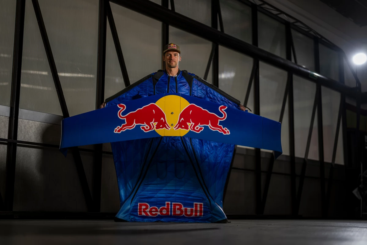 Video: First-ever wingsuit foil pushes human flight to record levels