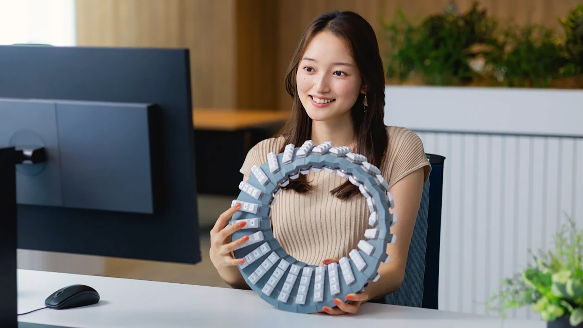 Google's latest Gboard: A double-sided, infinite keyboard with a twist