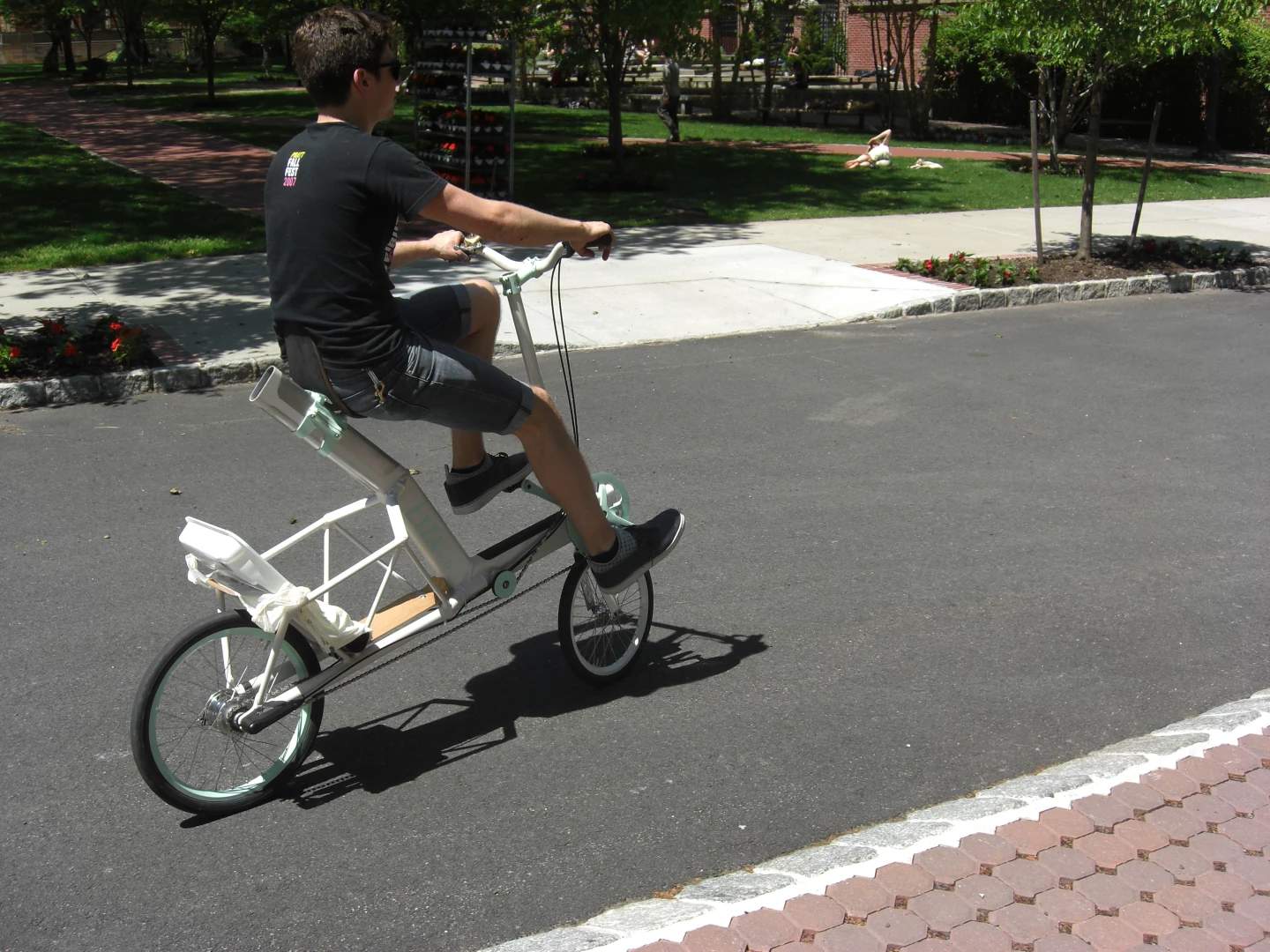 Etta commuter cycle carries cargo, too