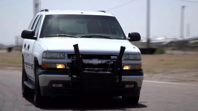 Grappler drags bad guys' cars to a halt and makes a mess of tires