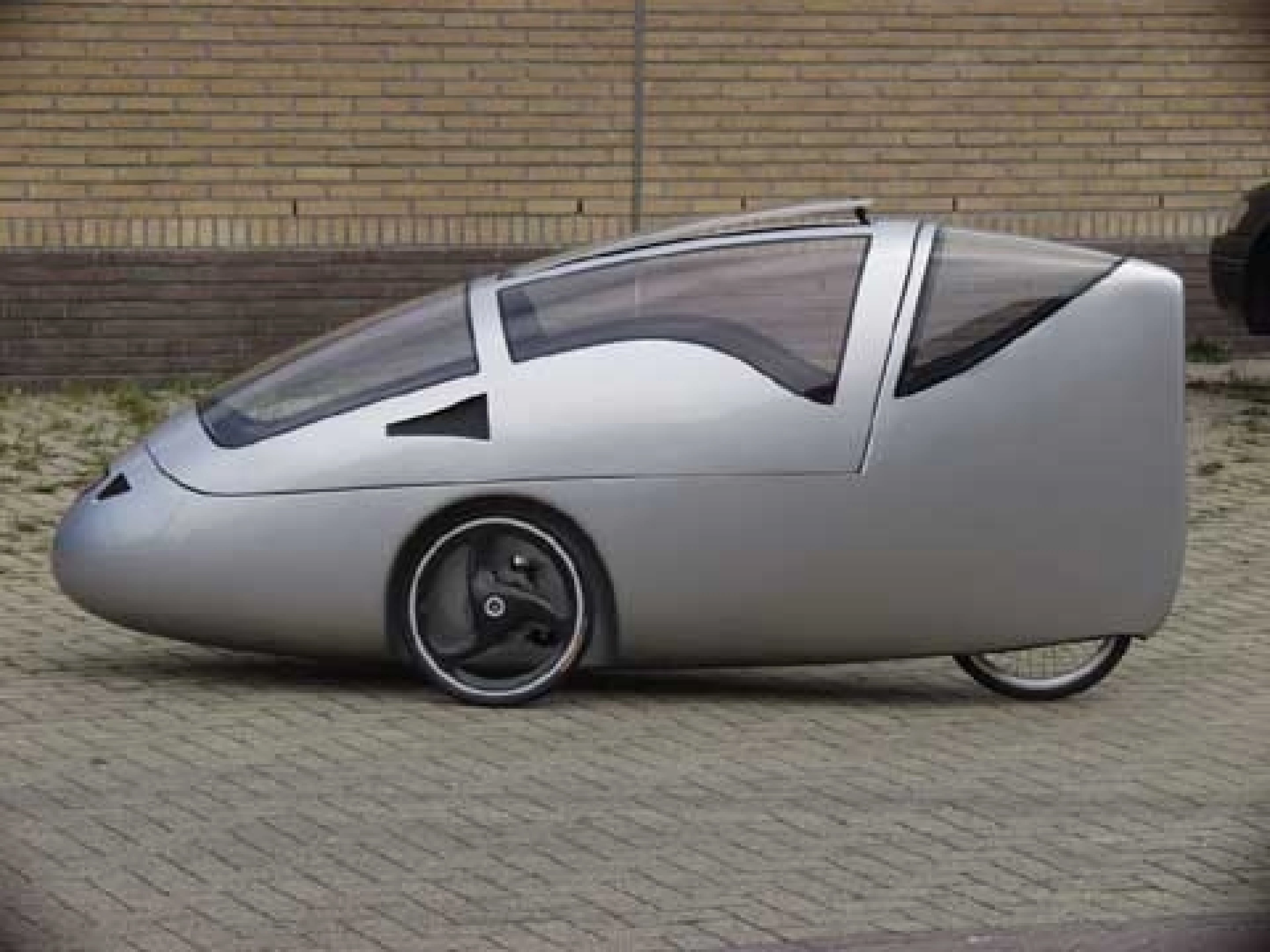 Aerorider: Fully-Enclosed electric-assist bicycle