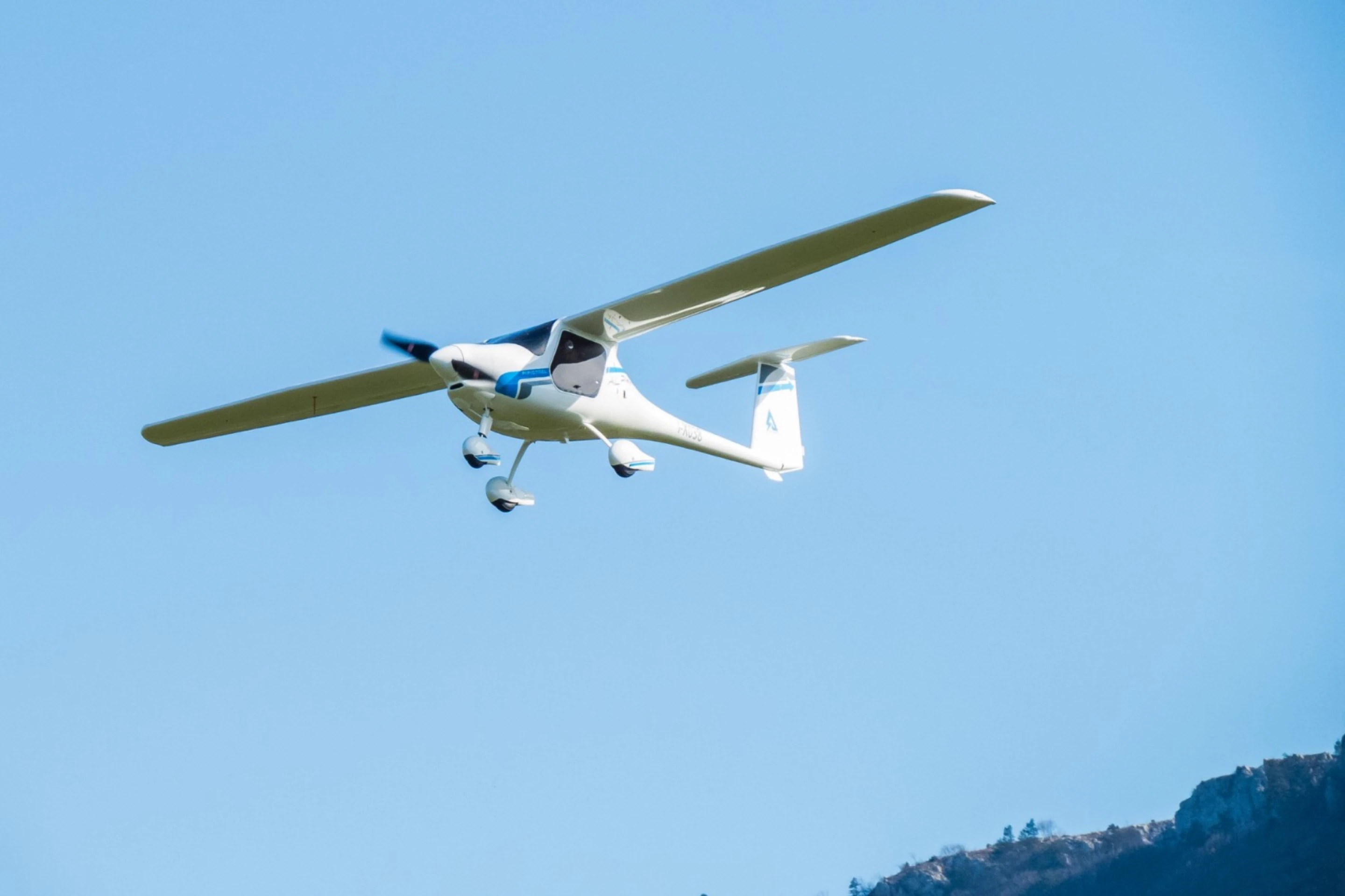 Battery-powered electric plane quietly takes to Australian skies for ...