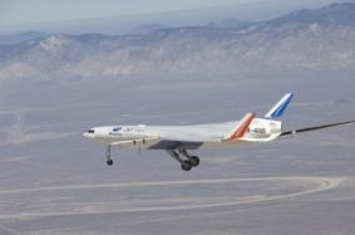 Blended-Wing Boeing completes first test flight