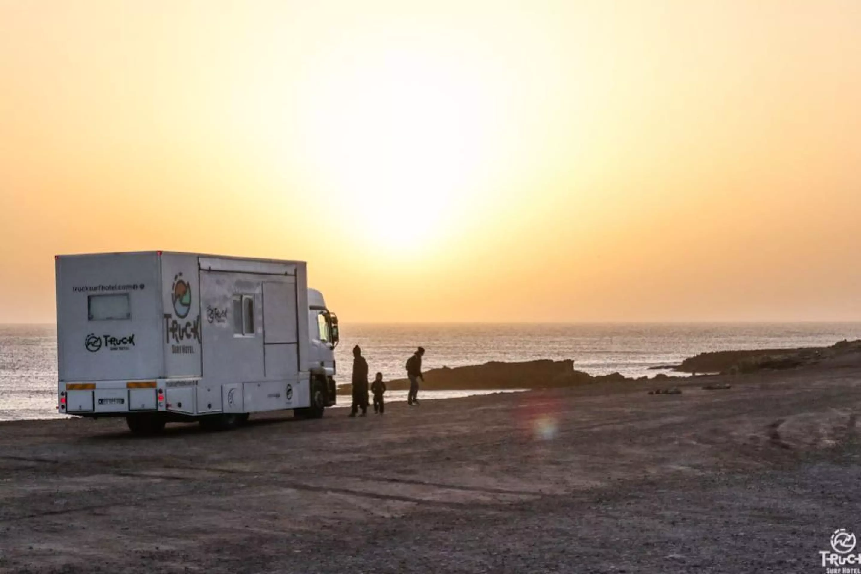 Double-decker motorhome hotel chases surf and sleeps you next to the beach