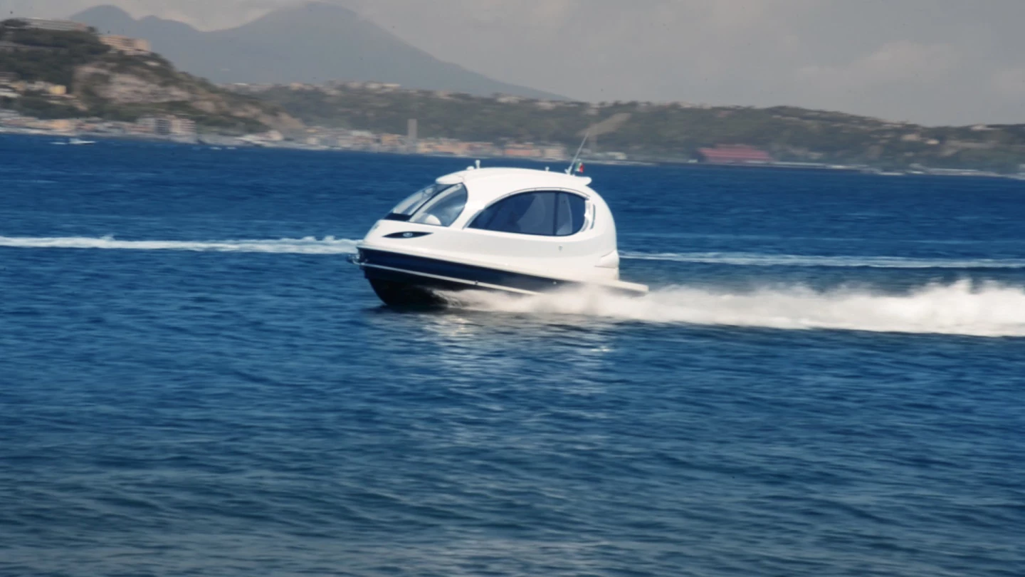 Italian design firm launches its first "mini yacht"