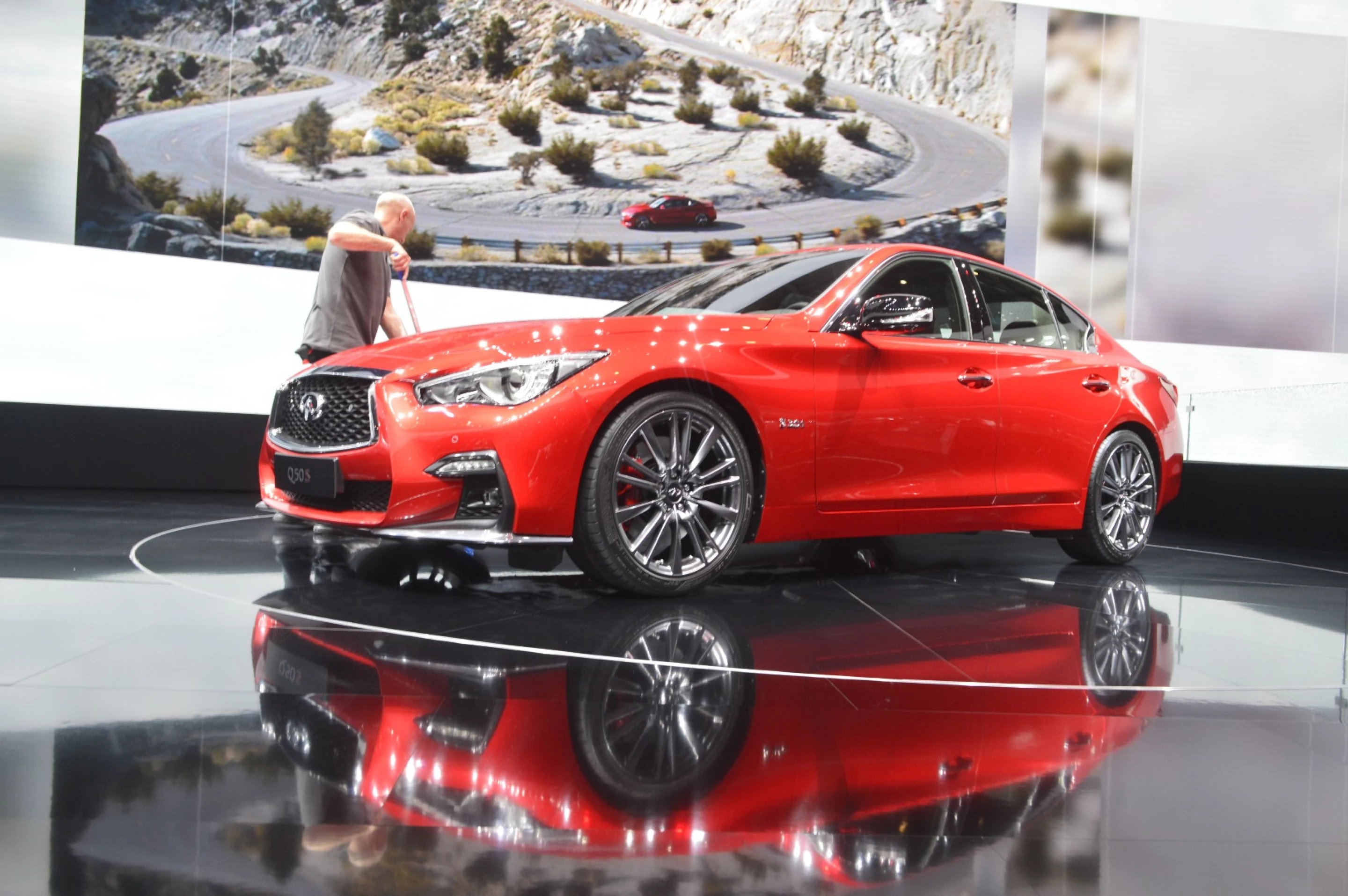 Infiniti unveils the refreshed 2018 Q50 sedan