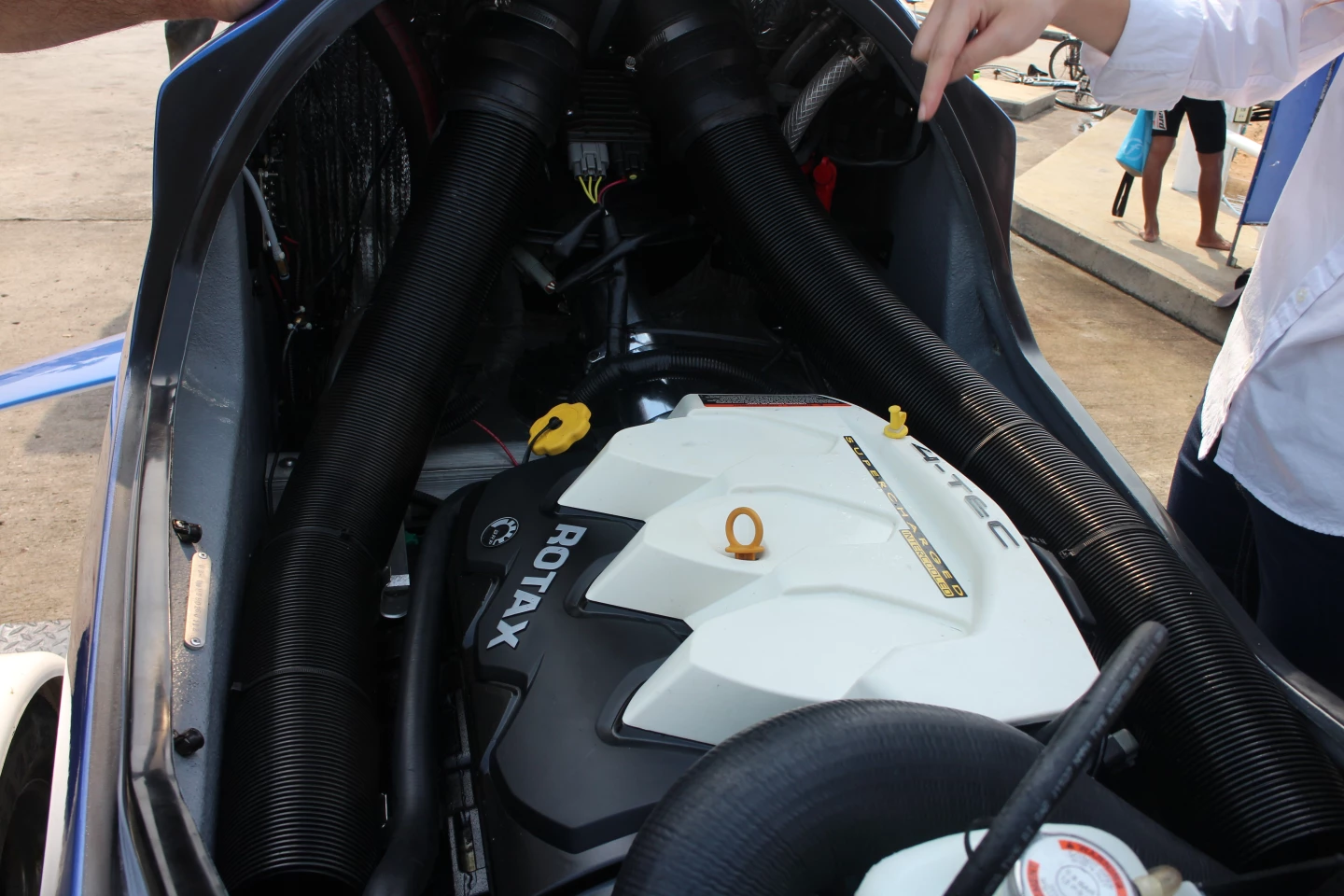 Video: Flight testing the Seabreacher X – the 300 horsepower bionic shark